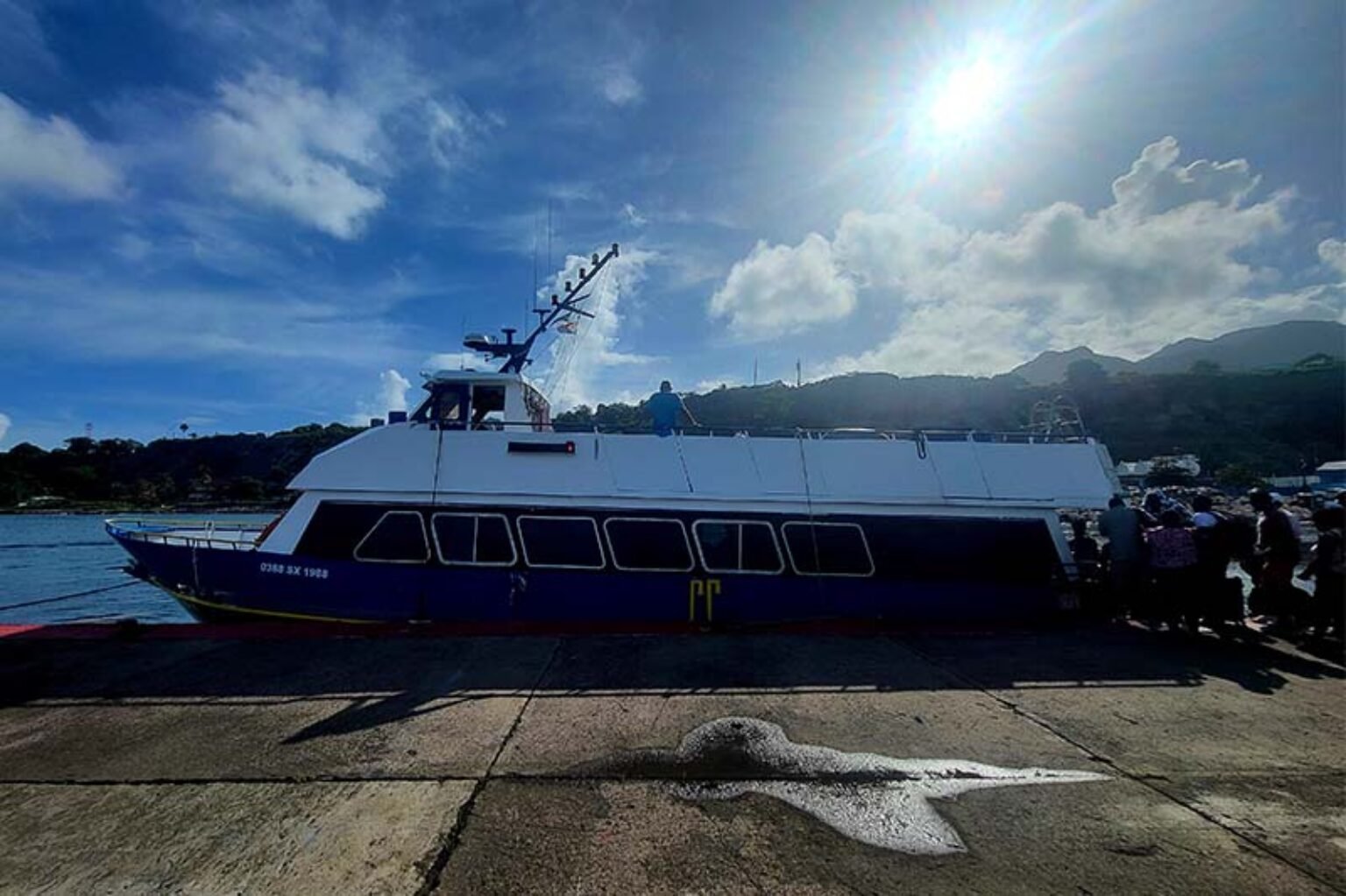 Which Caribbean Islands are connected by ferry? Routes for island hopping